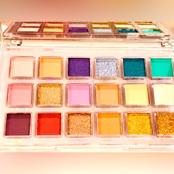 HUDA BEAUTY | Makeup | New Huda Beauty Mercury Retrograde Eyeshadow ...